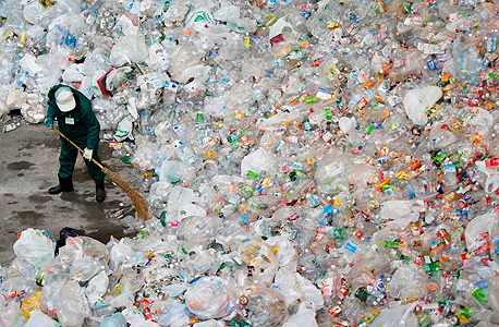 A Country Made of Plastic: Israel’s Addiction to Disposable Tableware ...